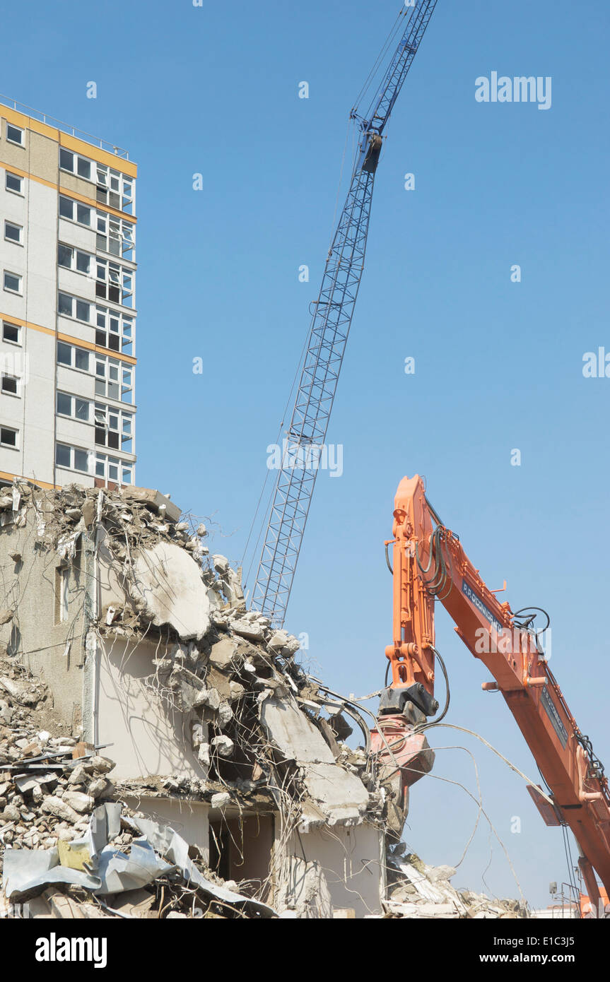 Demolition of high rise apartment blocks Stock Photo - Alamy