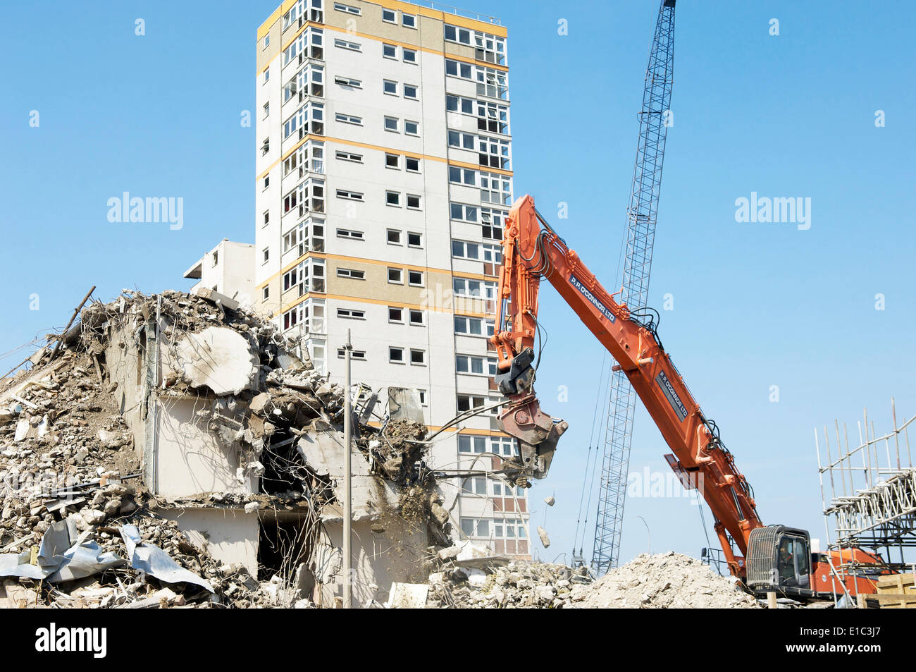 Demolition of high rise apartment blocks Stock Photo - Alamy