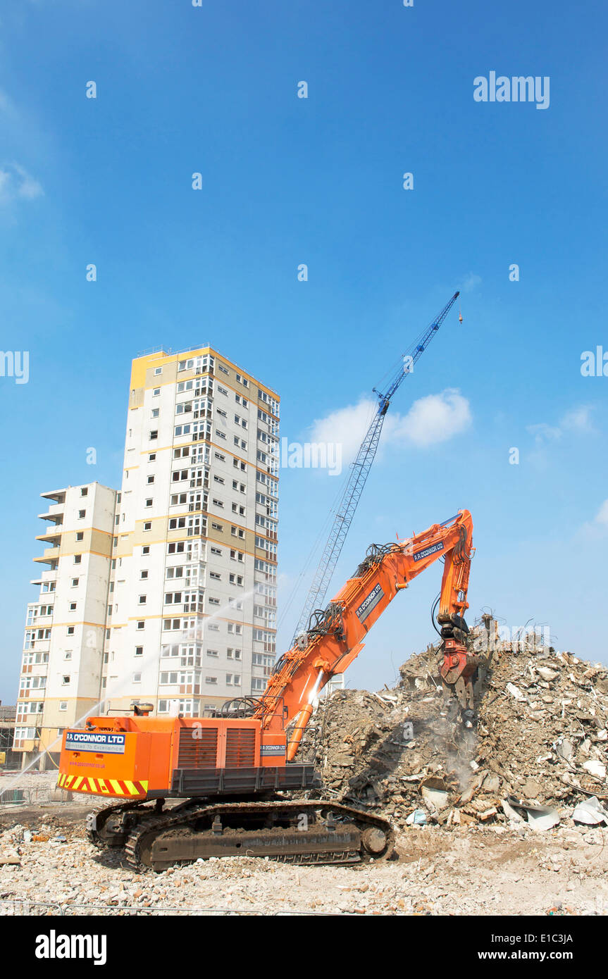 Demolition of high rise apartment blocks Stock Photo - Alamy