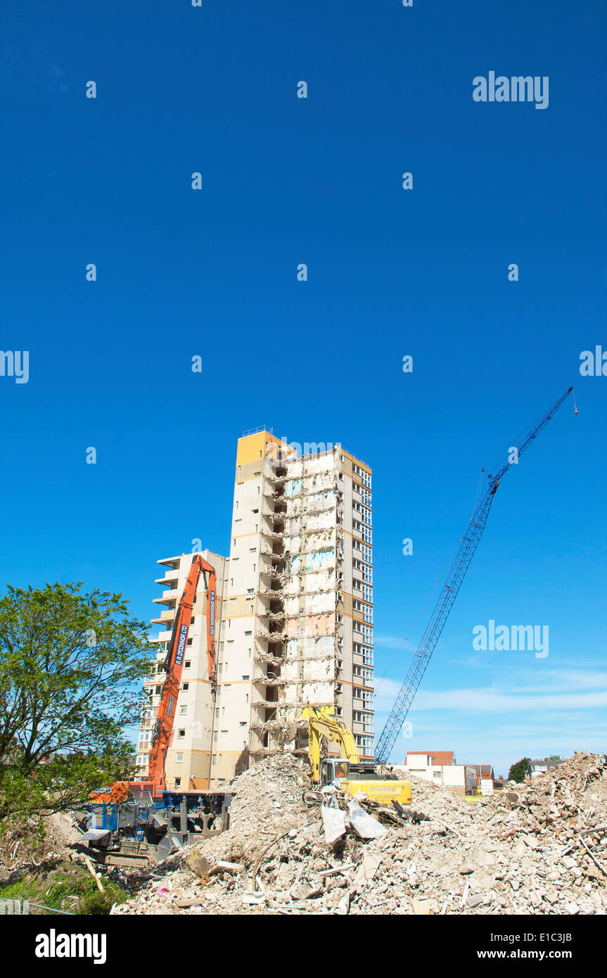Demolition of high rise apartment blocks Stock Photo - Alamy