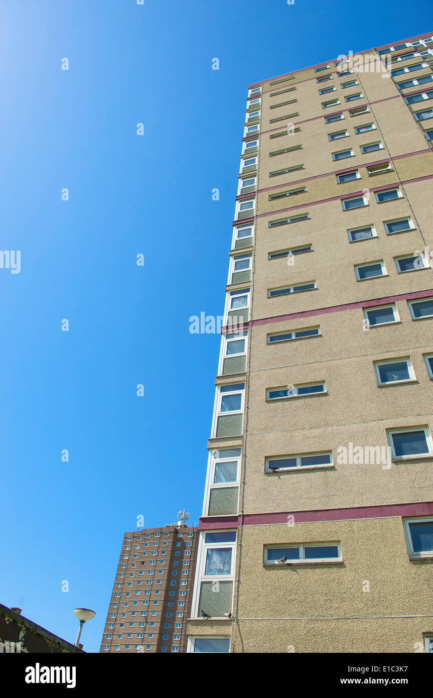 Demolition high rise apartment blocks hi-res stock photography and ...