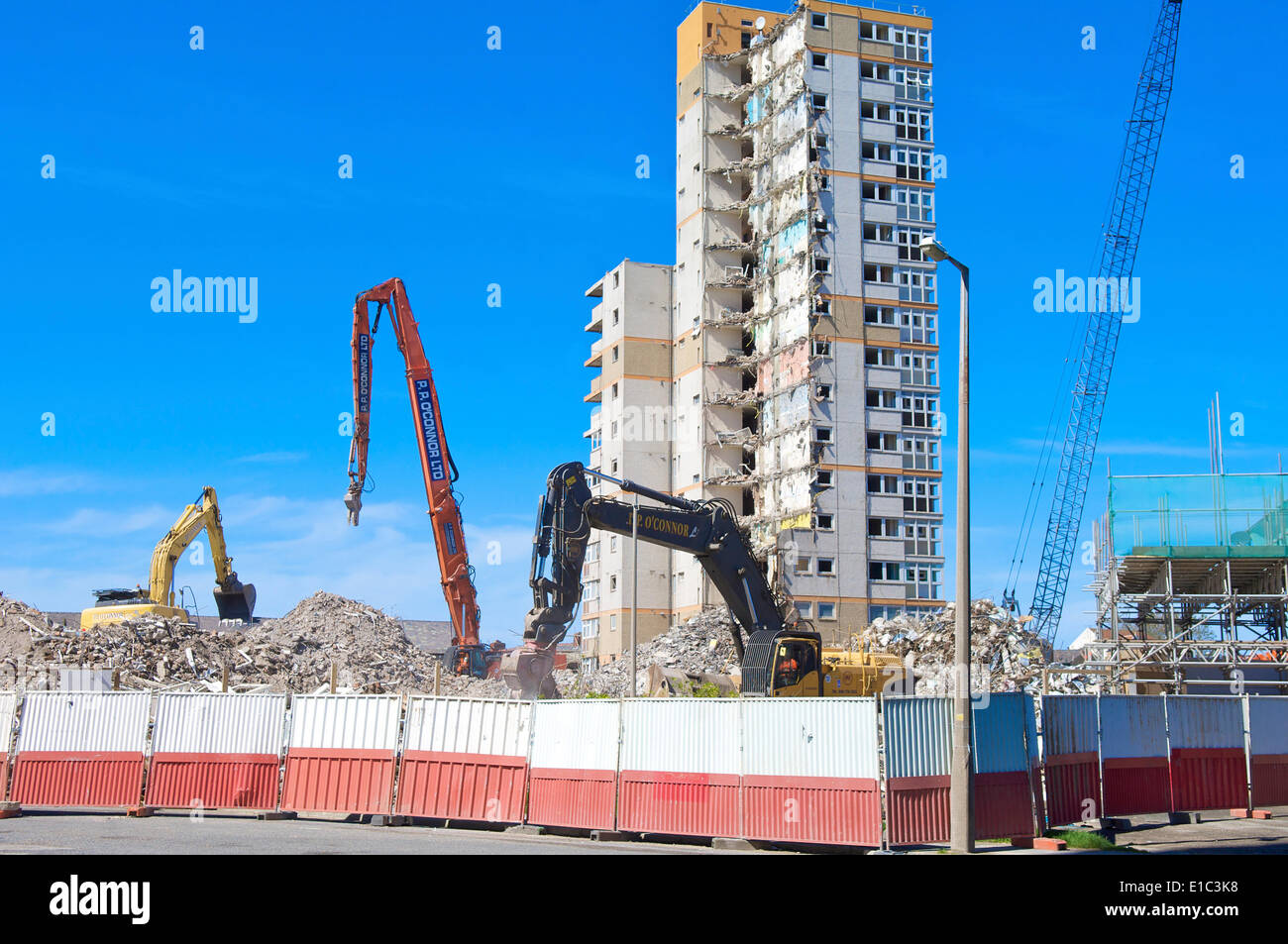 Demolition of high rise apartment blocks Stock Photo - Alamy