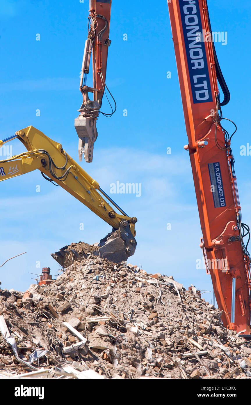 Demolition of high rise apartment blocks Stock Photo - Alamy