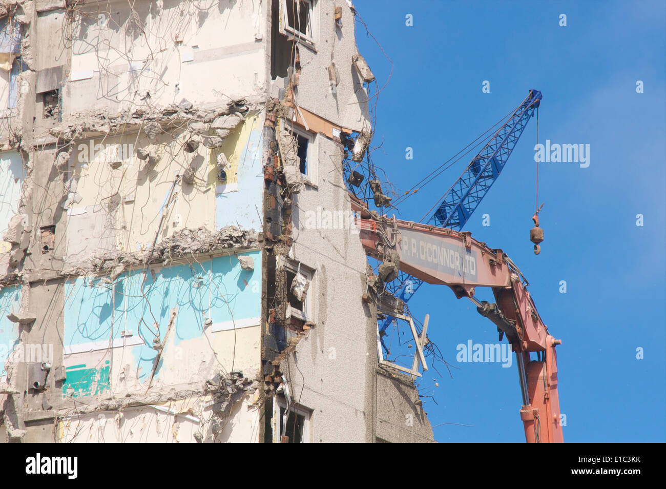 Demolition of high rise apartment blocks Stock Photo - Alamy