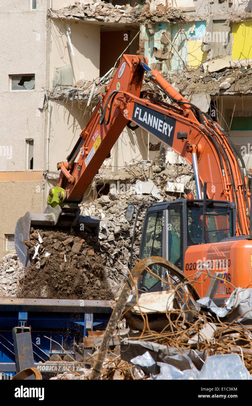 Demolition of high rise apartment blocks Stock Photo - Alamy