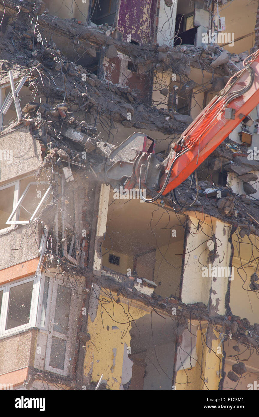 Demolition pulveriser hi-res stock photography and images - Alamy