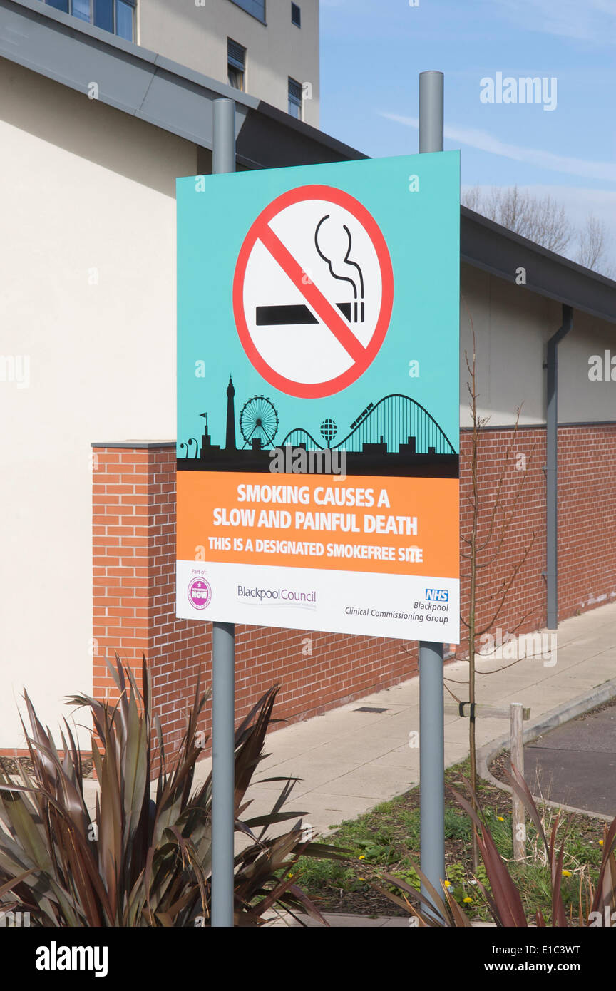 Dangers of smoking hi-res stock photography and images - Alamy