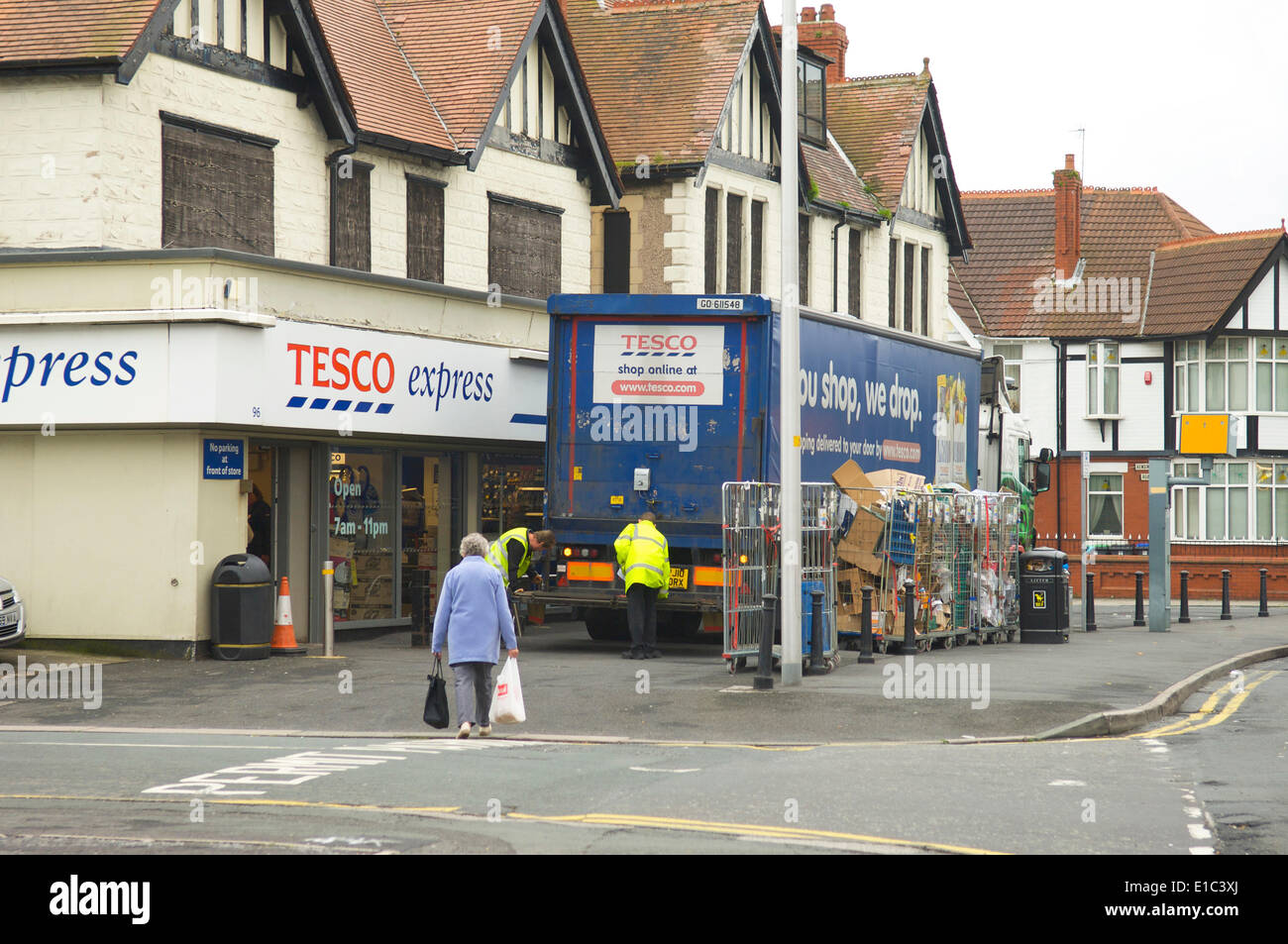 Delivery lorry tesco express hi-res stock photography and images - Alamy
