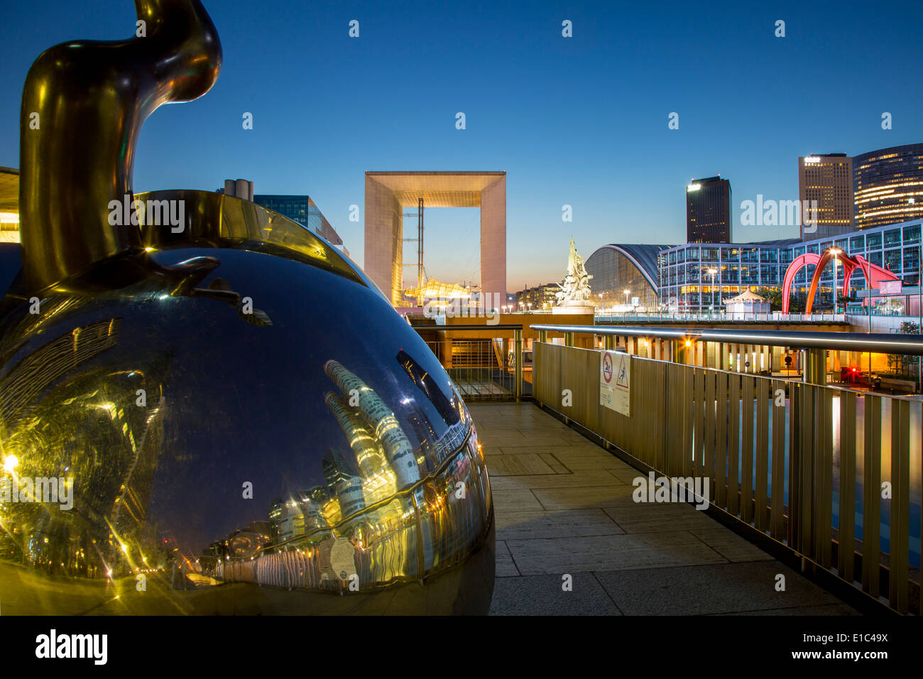 Grand modern architecture hi-res stock photography and images - Alamy