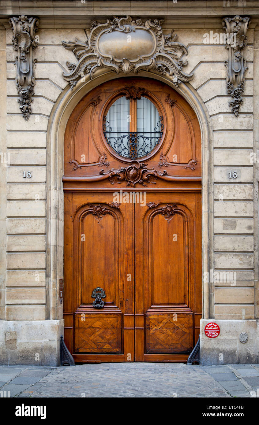 Arched french doors hi-res stock photography and images - Alamy