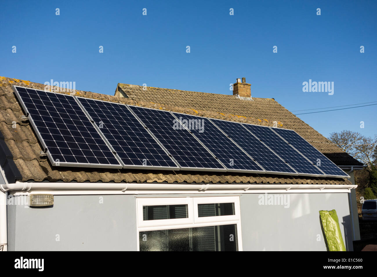 Installed roof hi-res stock photography and images - Alamy