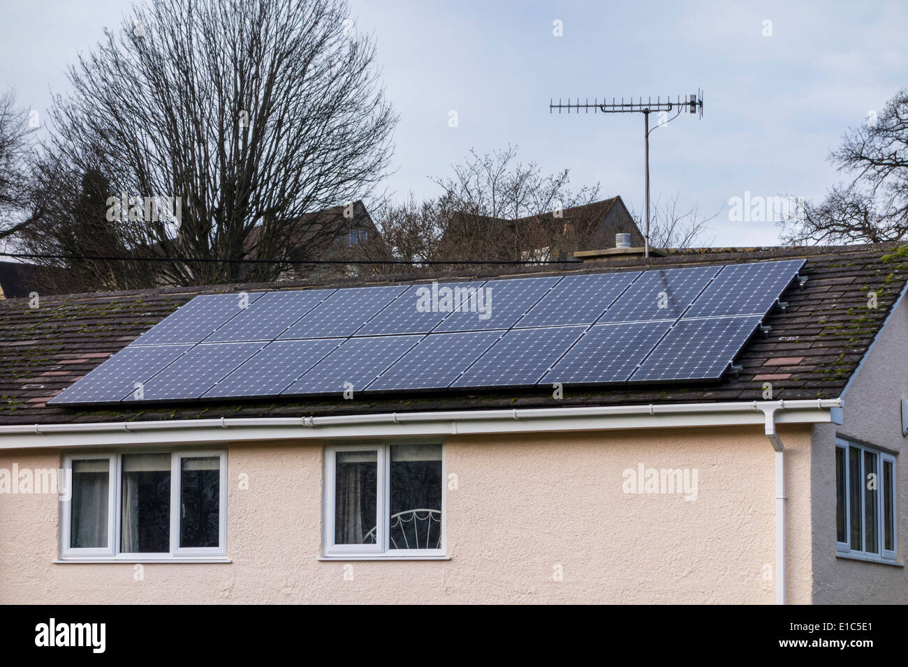 Installed roof hi-res stock photography and images - Alamy