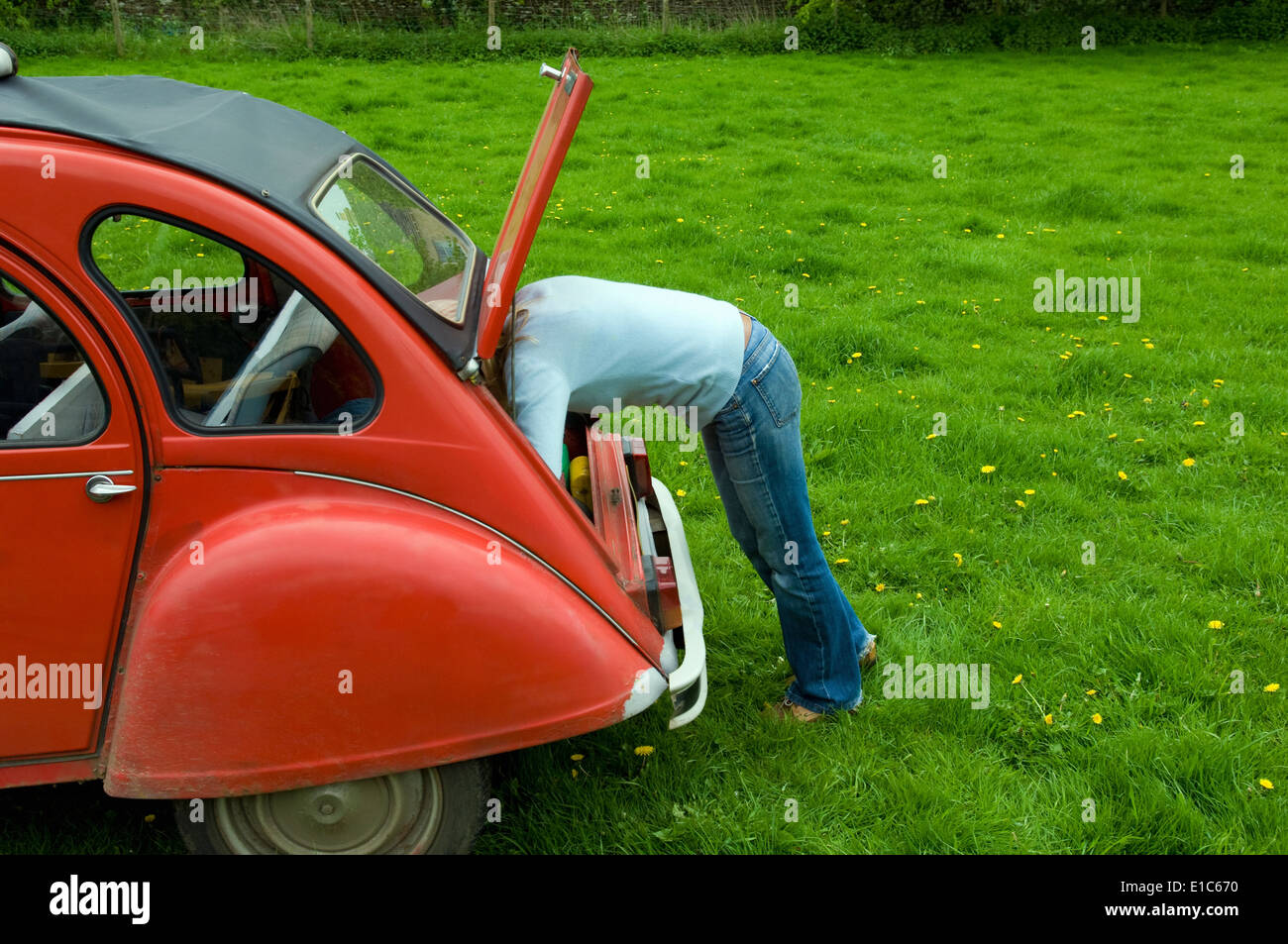 Leaning in to a rear boot hi-res stock photography and images - Alamy
