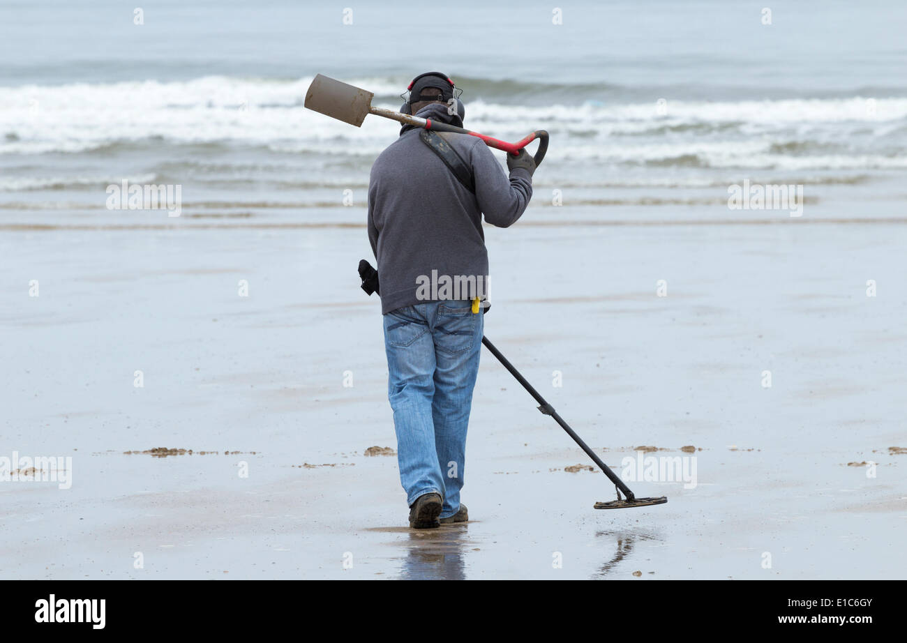 Male metal detector hi-res stock photography and images - Alamy