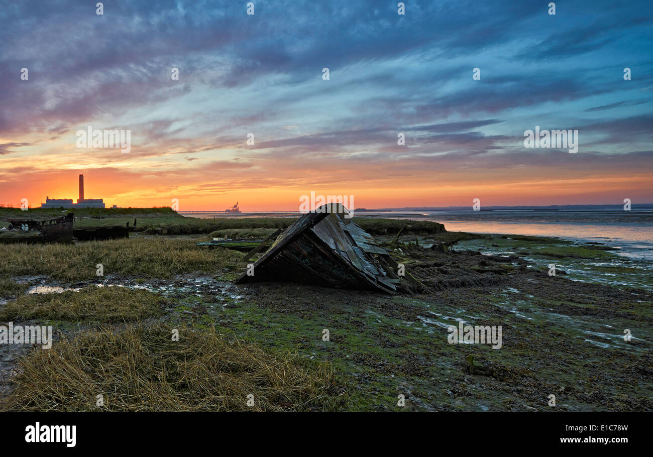 Isle of grain thames hi-res stock photography and images - Alamy