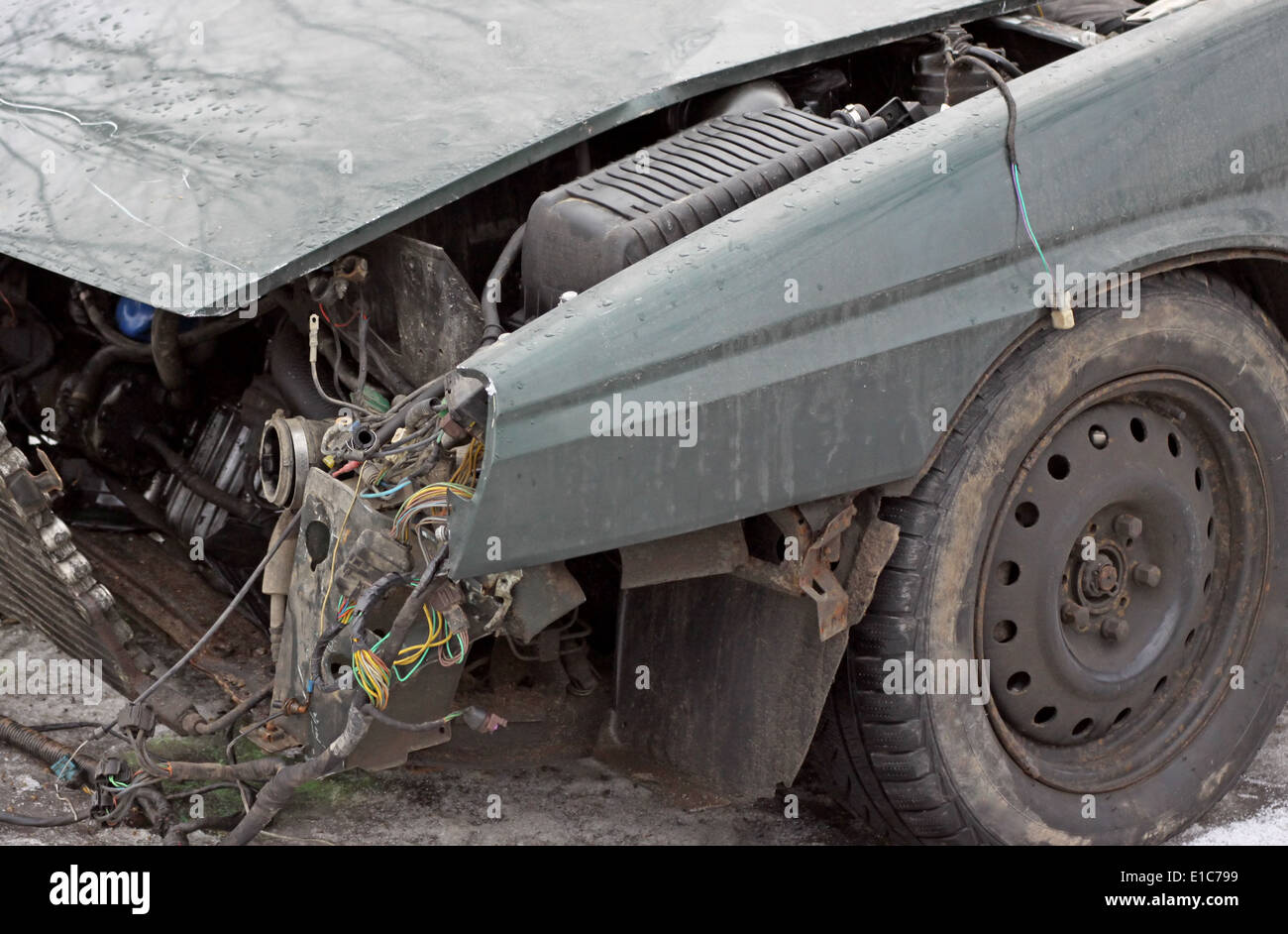 Smashed car hi-res stock photography and images - Alamy