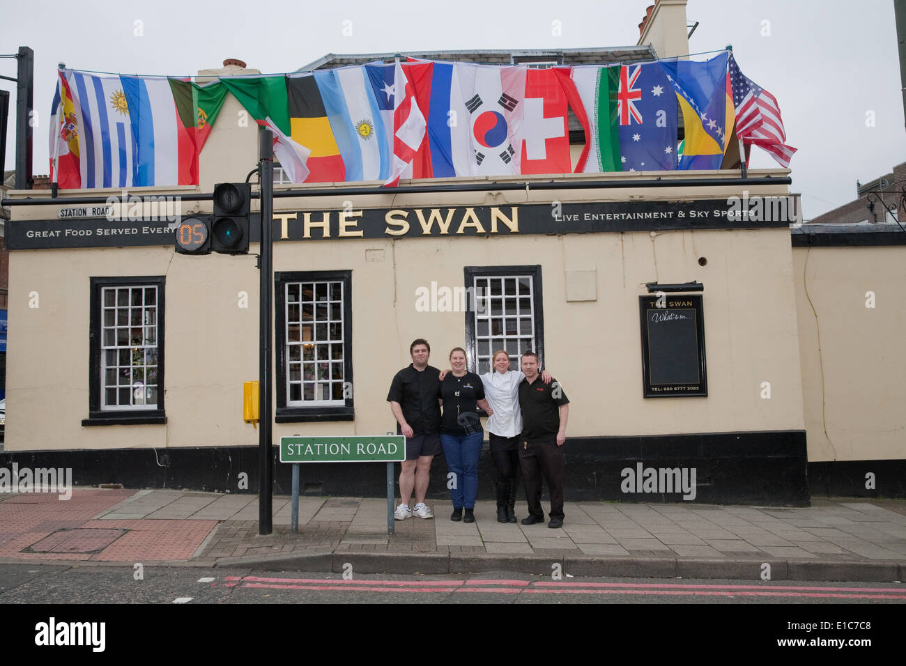 West Wickham, UK. 30th May 2014. The Swan pub in West Wickham flies ...