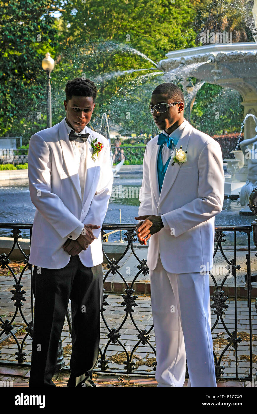 High School students dressed up for Prom Night in Forseyth Park ...