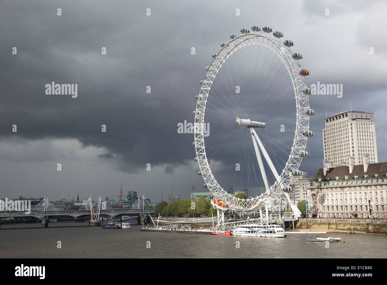 Sky london hi-res stock photography and images - Alamy