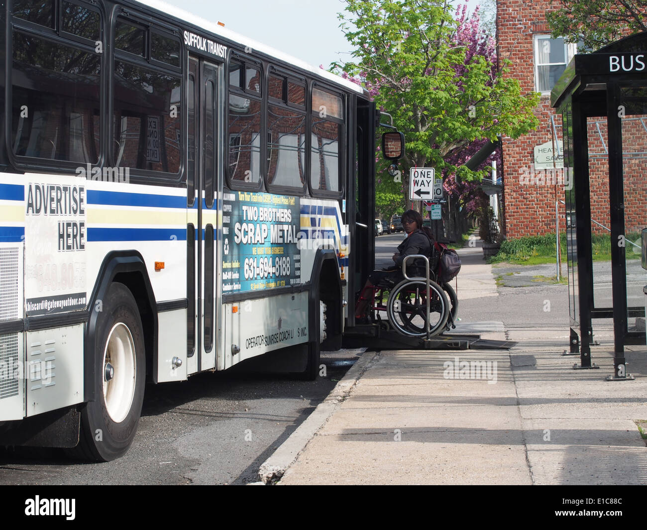 Wheelchair bus hi-res stock photography and images - Alamy