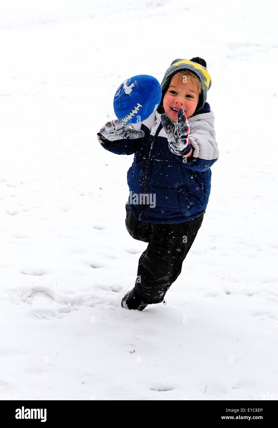 Football snowing hi-res stock photography and images - Alamy
