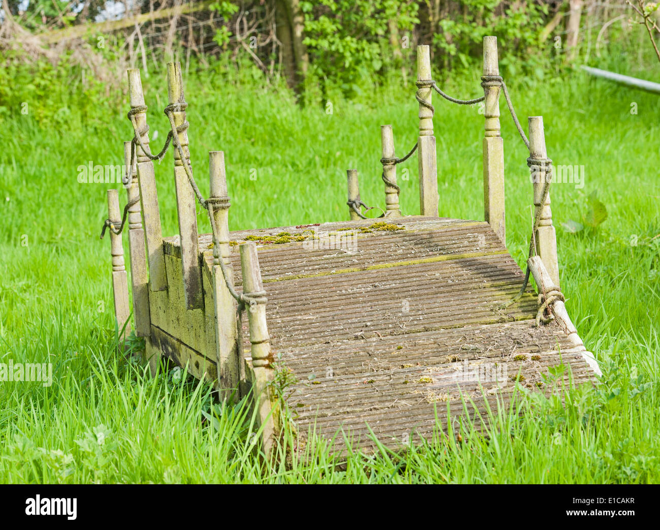 Small bridge in garden hi-res stock photography and images - Alamy