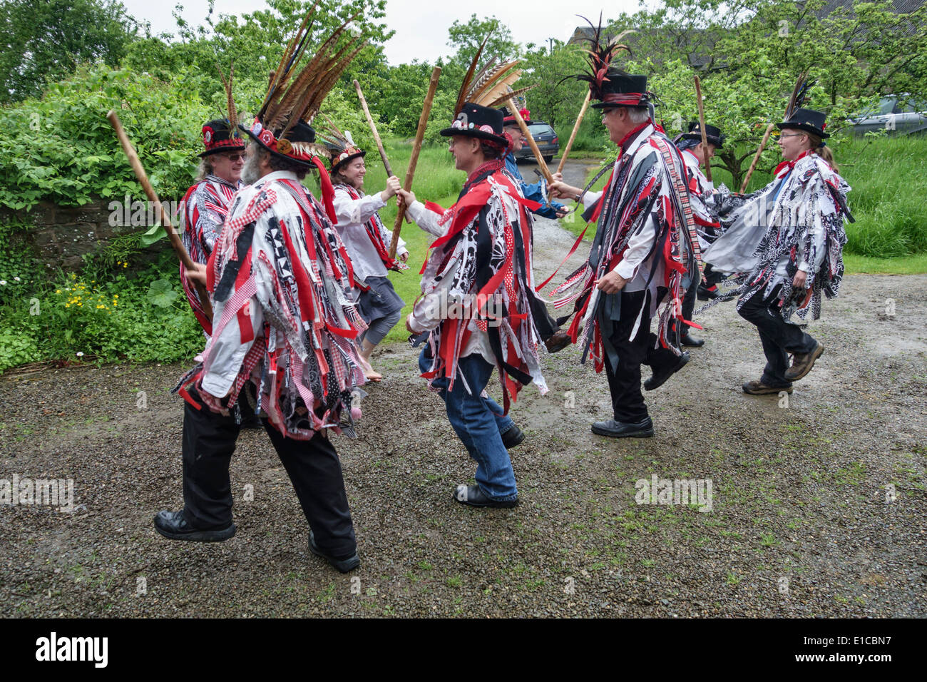 Old english folk dance hi-res stock photography and images - Alamy