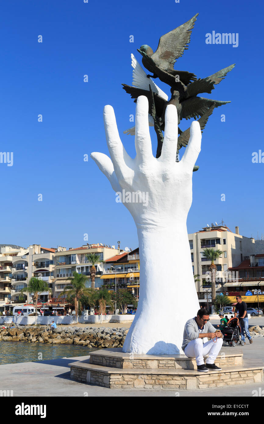 Hand of peace monument hi-res stock photography and images - Alamy