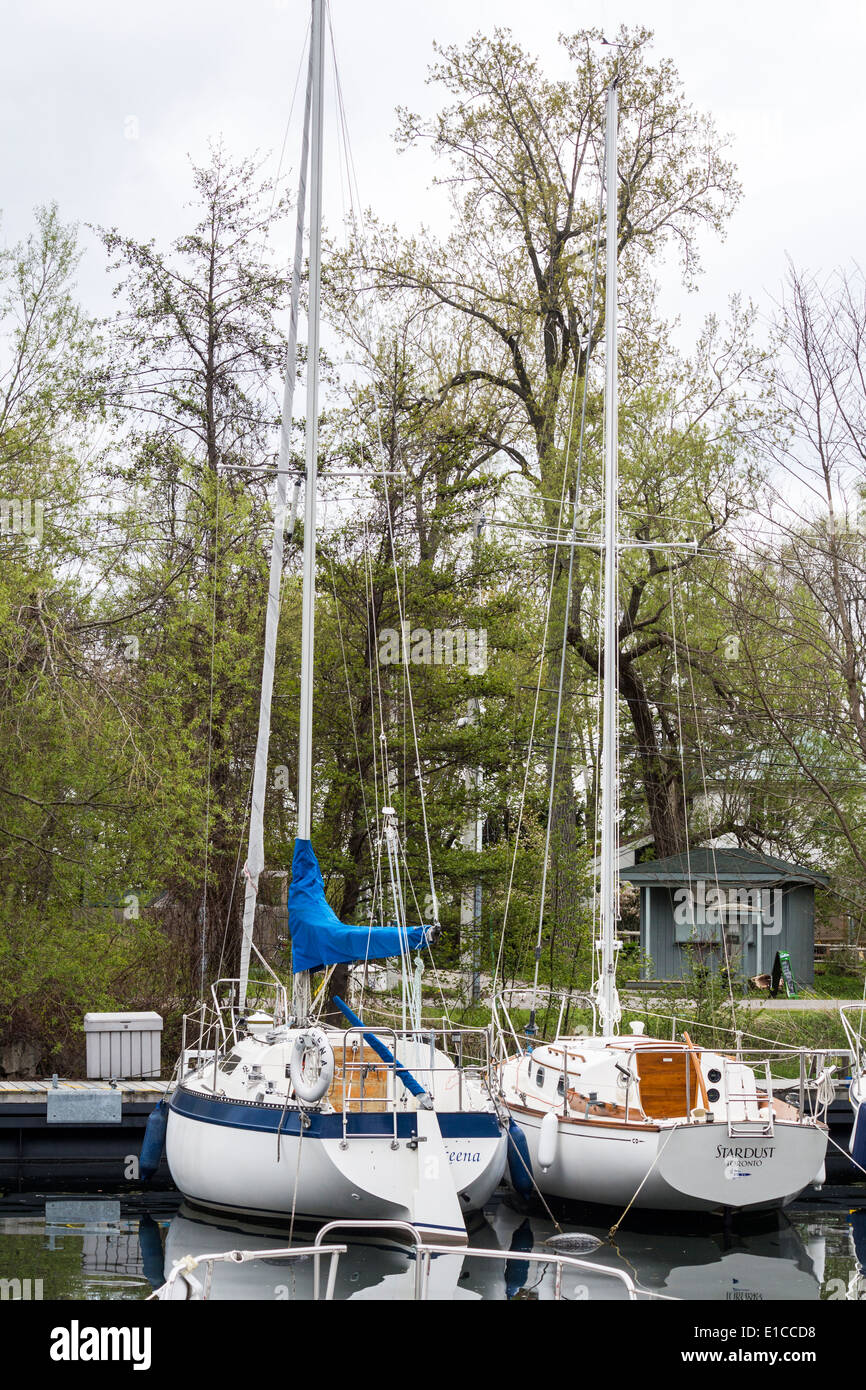 Two sailboats hi-res stock photography and images - Alamy