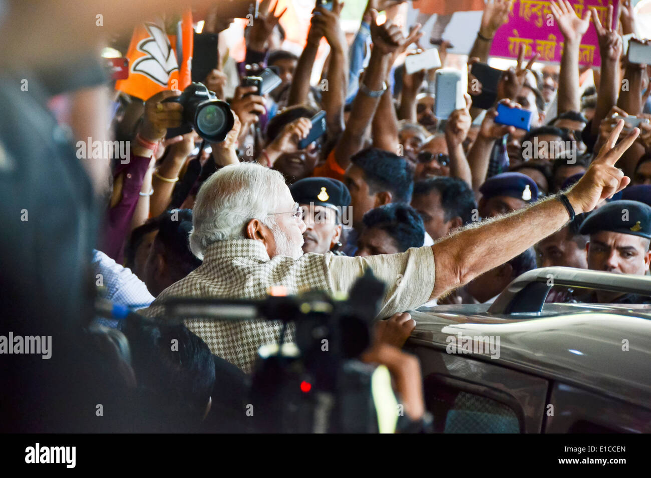 Narendra Modi waves victory at the party workers after winning the ...