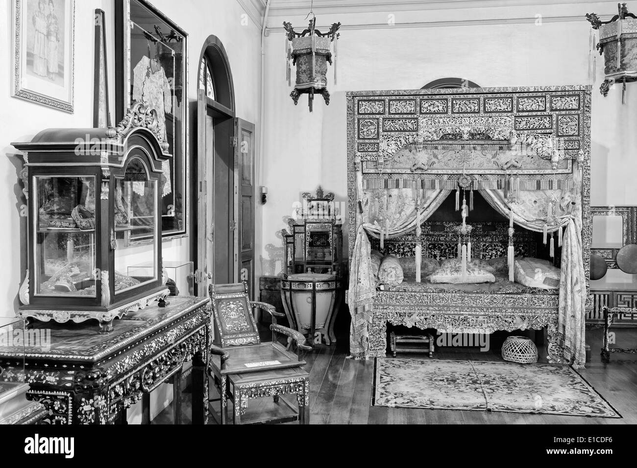 Penang pinang peranakan mansion Black and White Stock Photos & Images ...