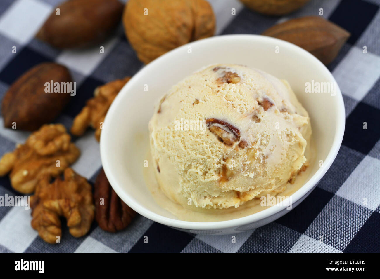 Pecan, walnut and caramel ice cream Stock Photo - Alamy