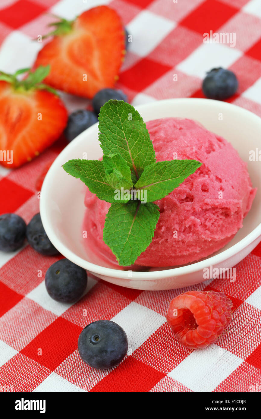 Raspberry strawberry fruit hi-res stock photography and images - Alamy