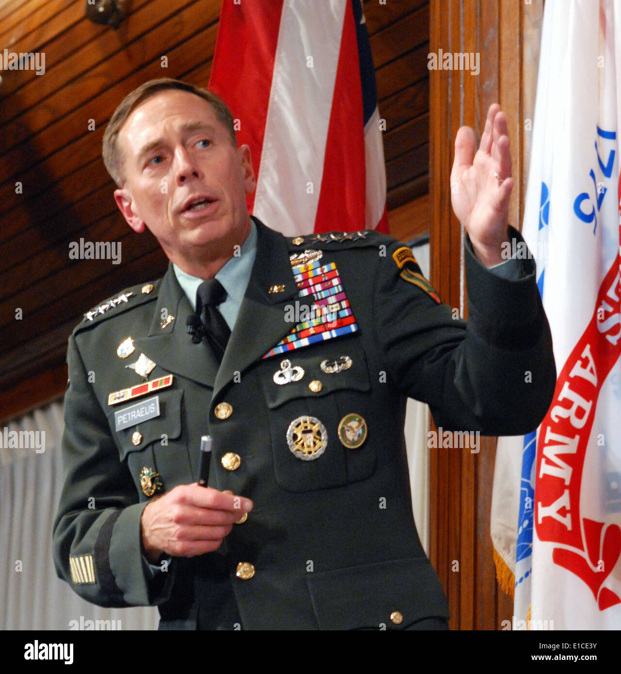 David petraeus army hi-res stock photography and images - Alamy