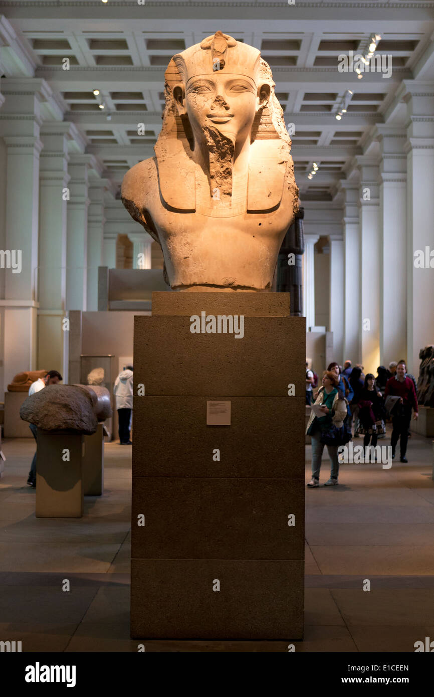 Statue of Amenhotep III an 18 dynasty Pharaoh, room 4 British Museum ...