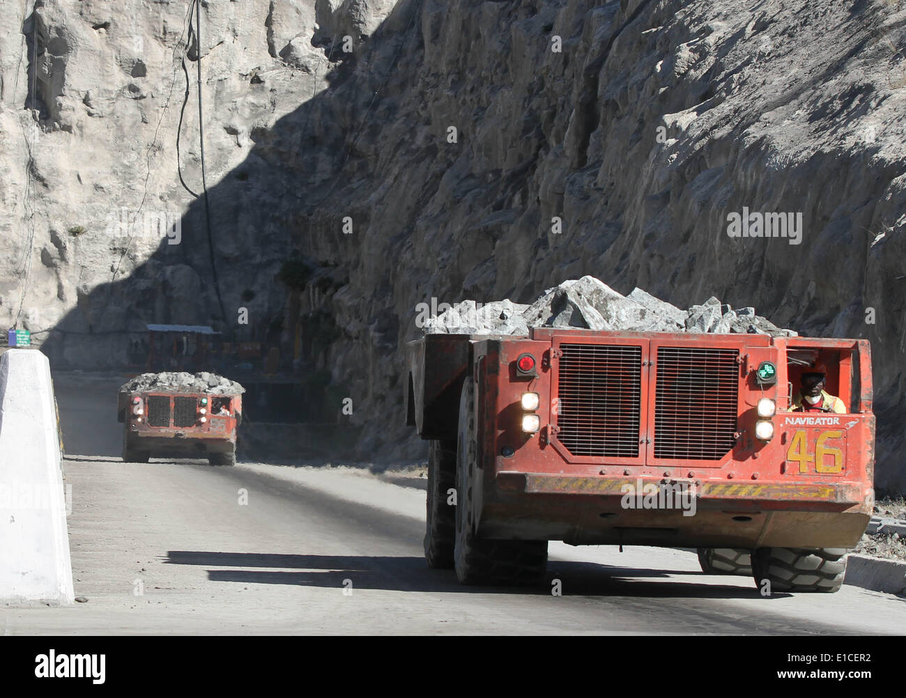 100 loading hi-res stock photography and images - Alamy