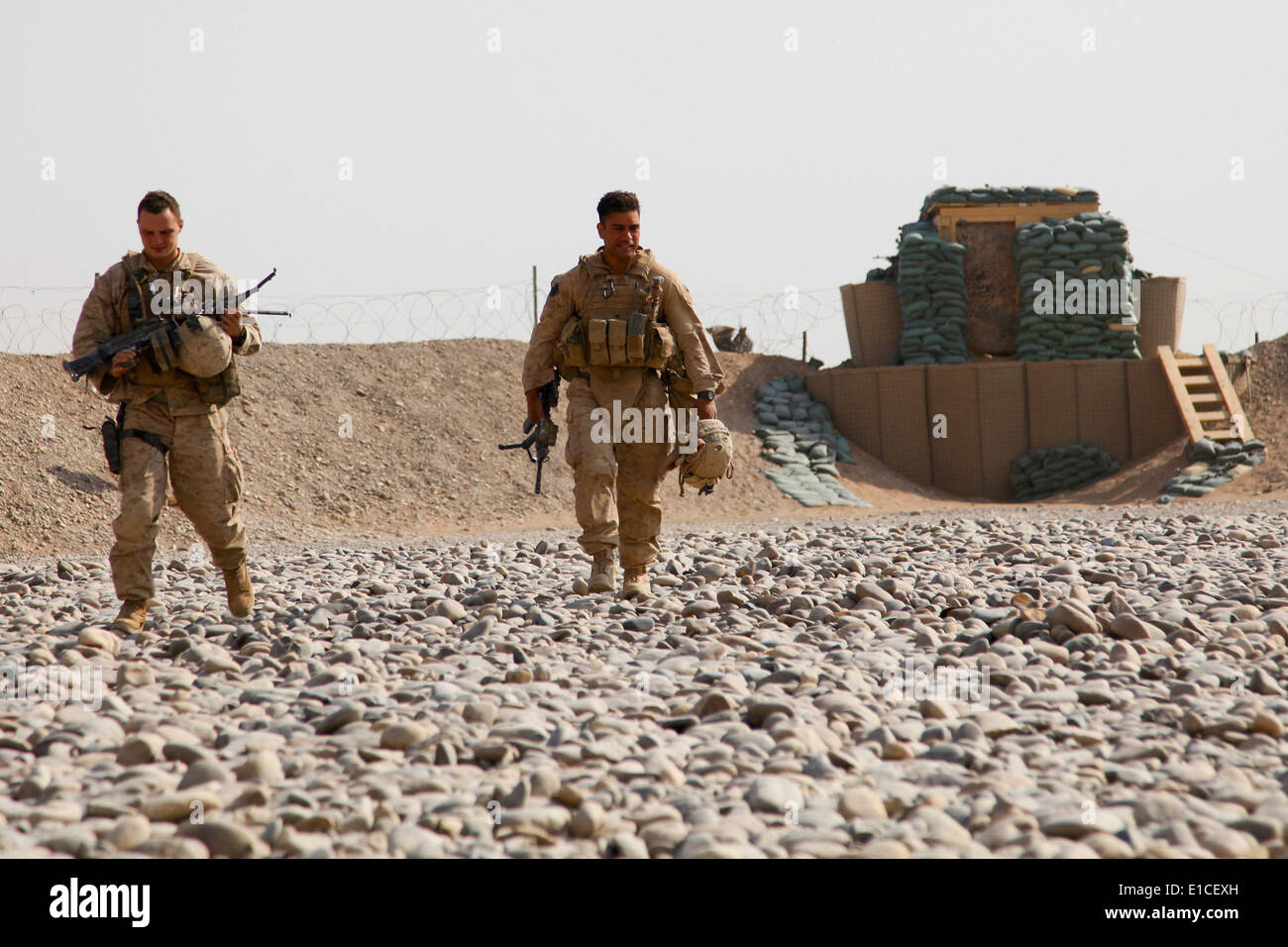U.S. Marines with 1st Battalion, 5th Marine Regiment (1/5), get ...