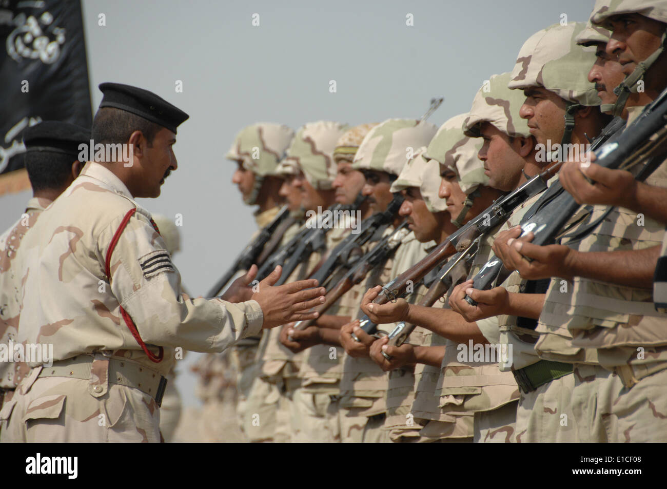 An Iraqi army noncommissioned officer inspects soldiers from Commando ...