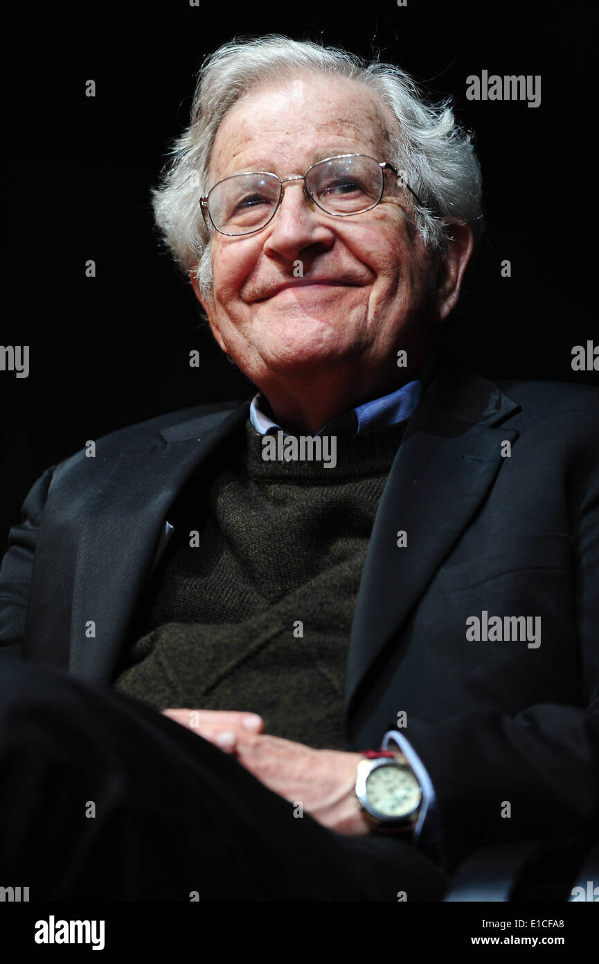 Noam chomsky hi-res stock photography and images - Alamy