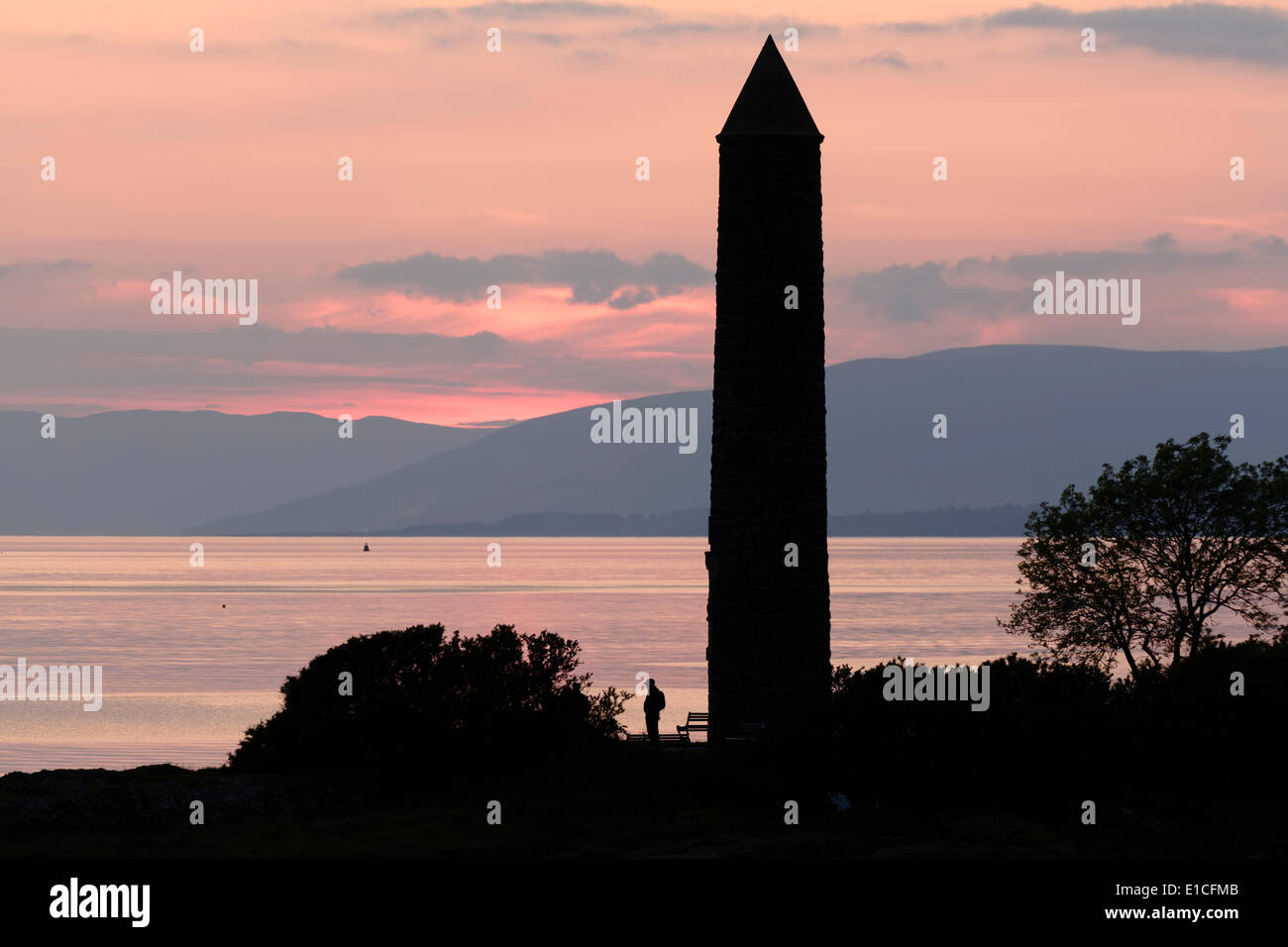 Sunset over the the Firth of Clyde and Pencil Monument in Largs ...
