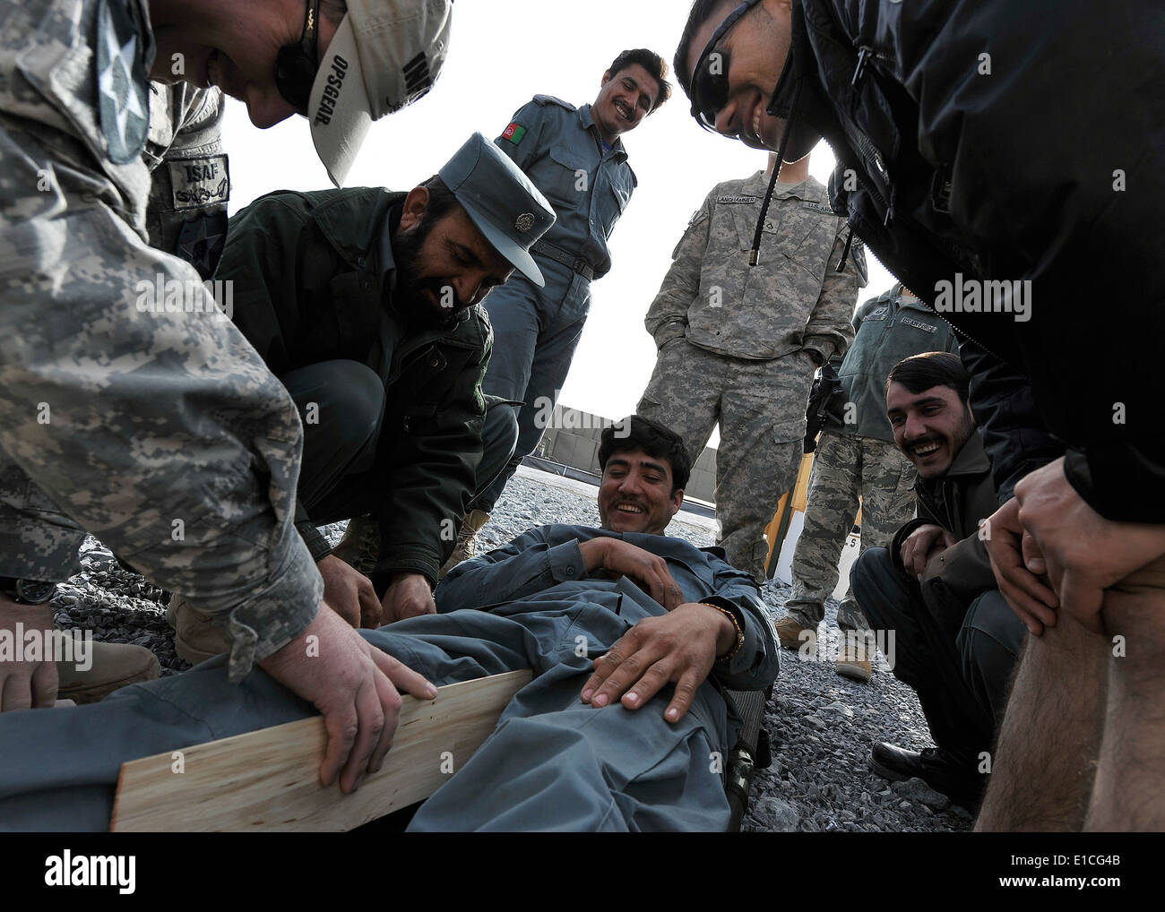 U.S. Soldiers with the 402nd Brigade Support Battalion teach Afghan ...