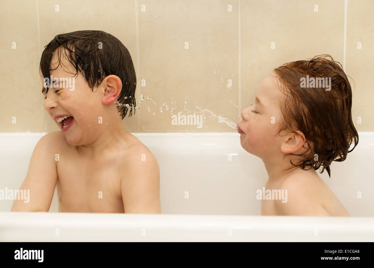 Bathtime Siblings Stock Photos & Bathtime Siblings Stock Images - Alamy