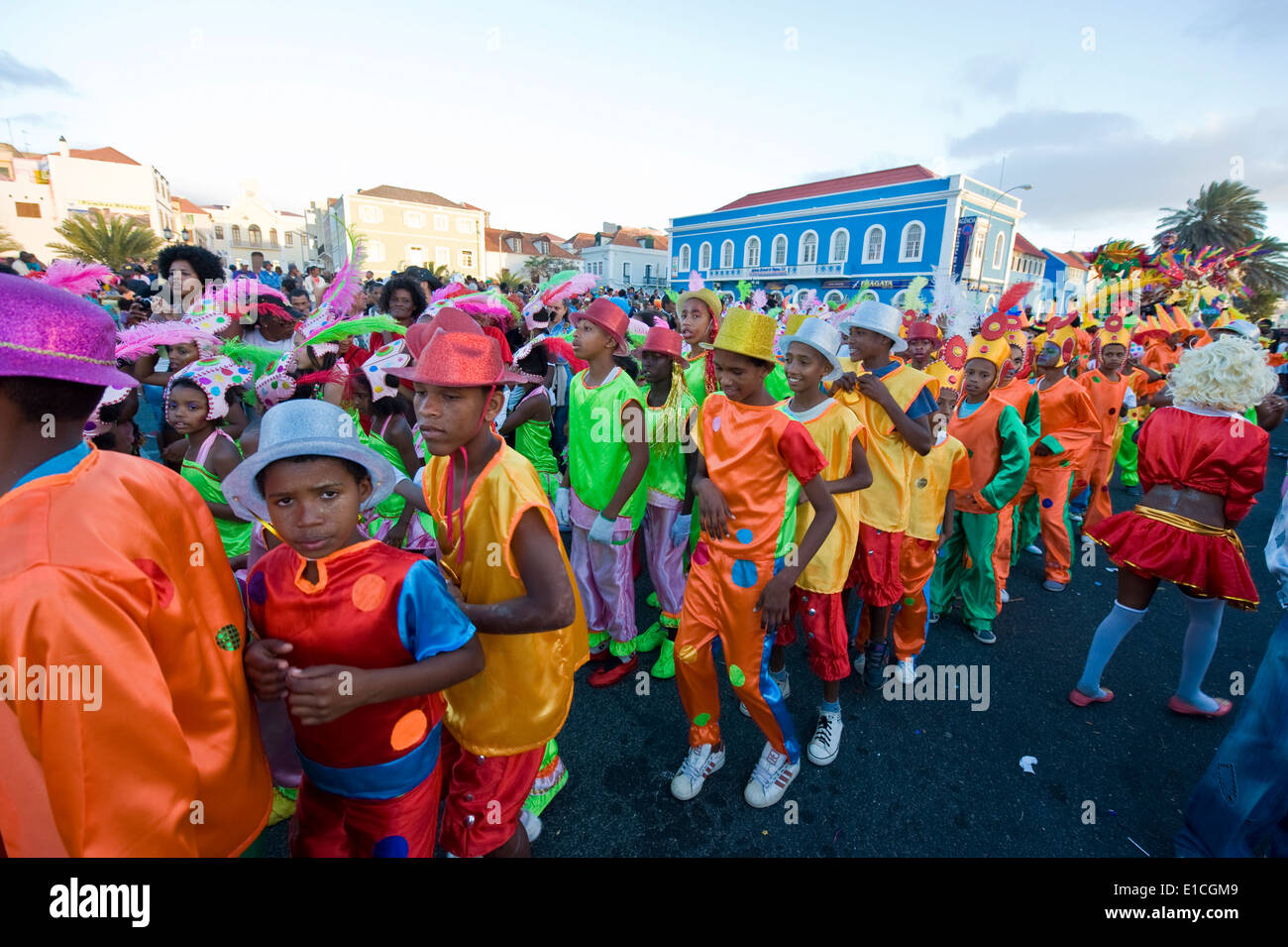 Dance parade children hi-res stock photography and images - Alamy