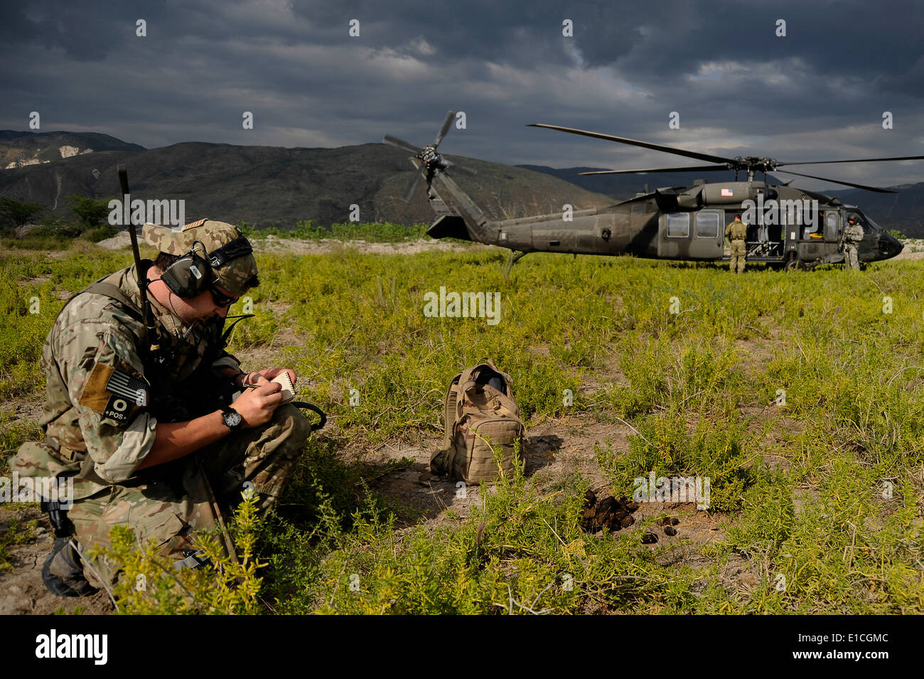 A U.S. Air Force combat controller from the 21st Special Tactics ...
