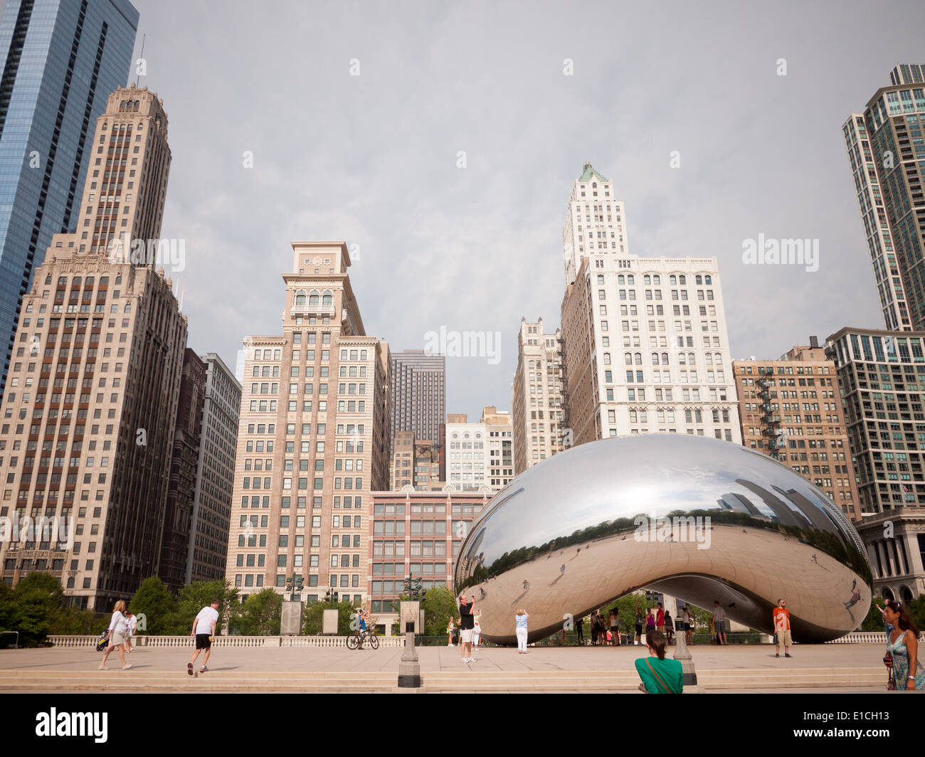 Cloud gate chicago hi-res stock photography and images - Alamy