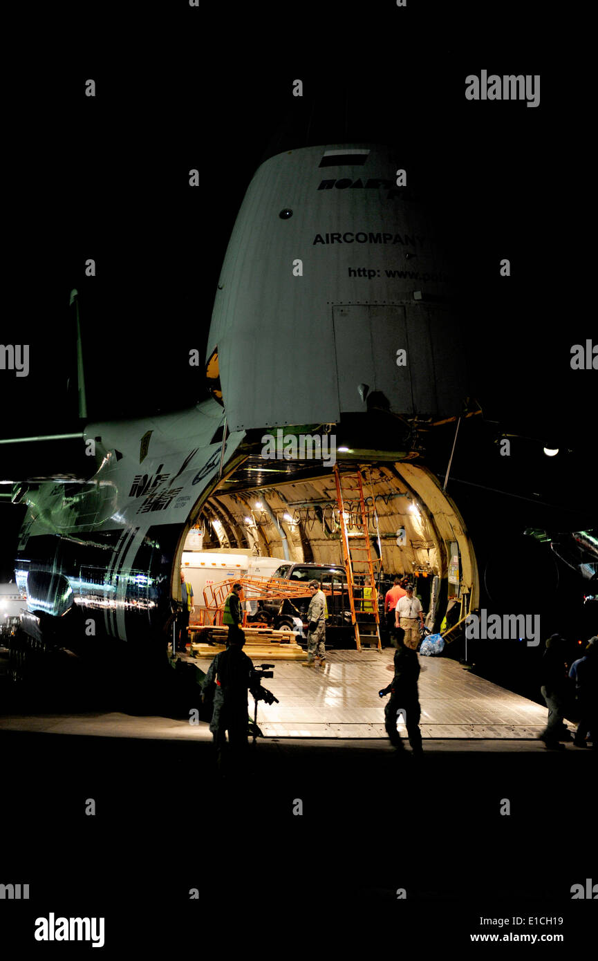 A Russian An-124 Condor delivers an FAA Mobile Control Tower to at ...