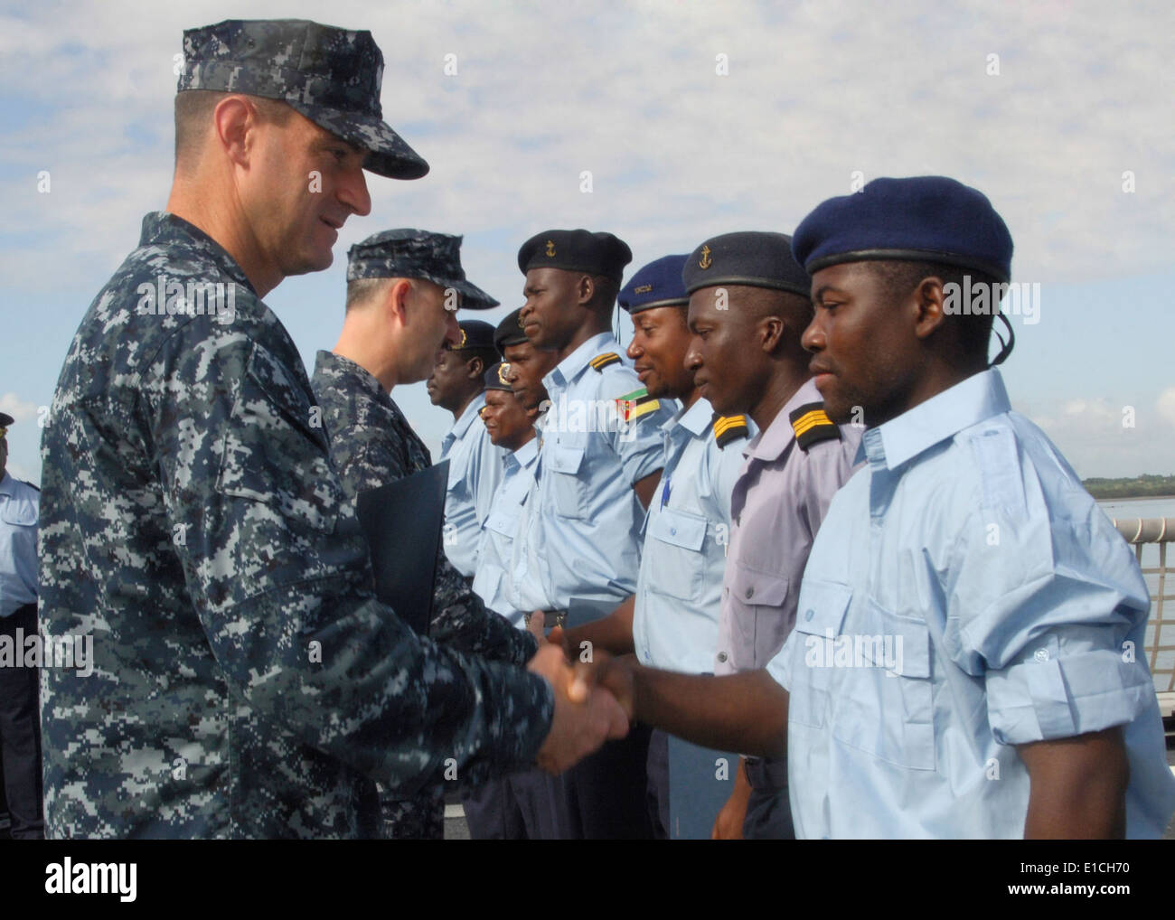 Commanding officer of uss nicholas ffg 47 hi-res stock photography and ... Commanding officer of uss nicholas ffg 47 hi-res stock photography and ...