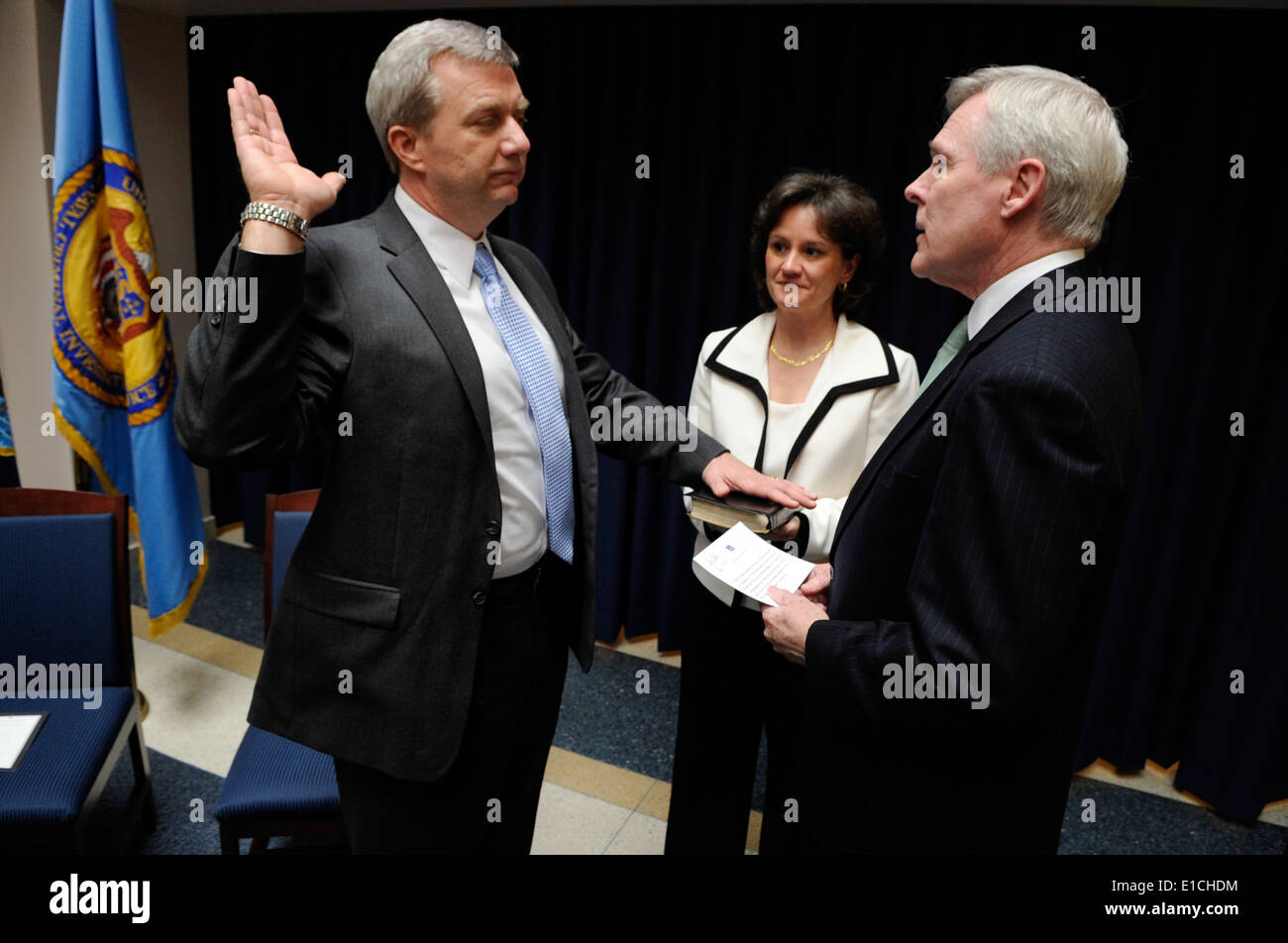 Secretary navy ray mabus wife hi-res stock photography and images - Alamy
