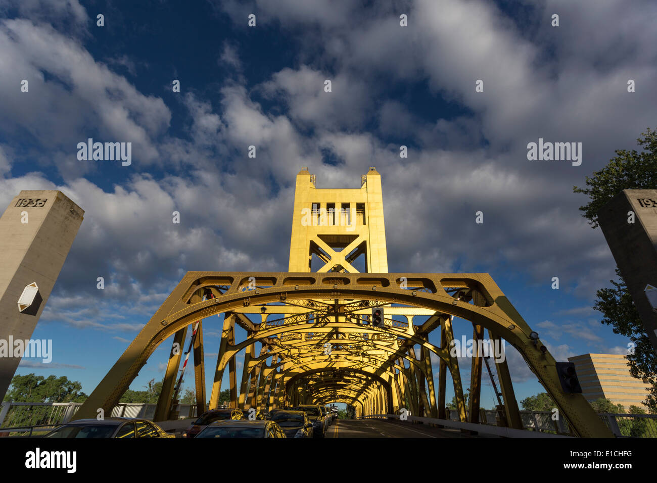 Vertical lift bridge in Sacramento, California Stock Photo - Alamy