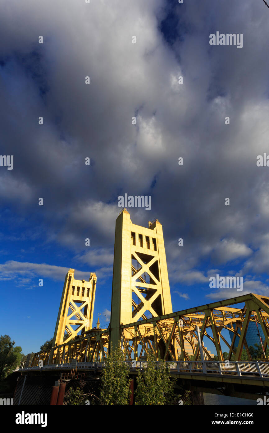Vertical lift bridge in Sacramento, California Stock Photo - Alamy